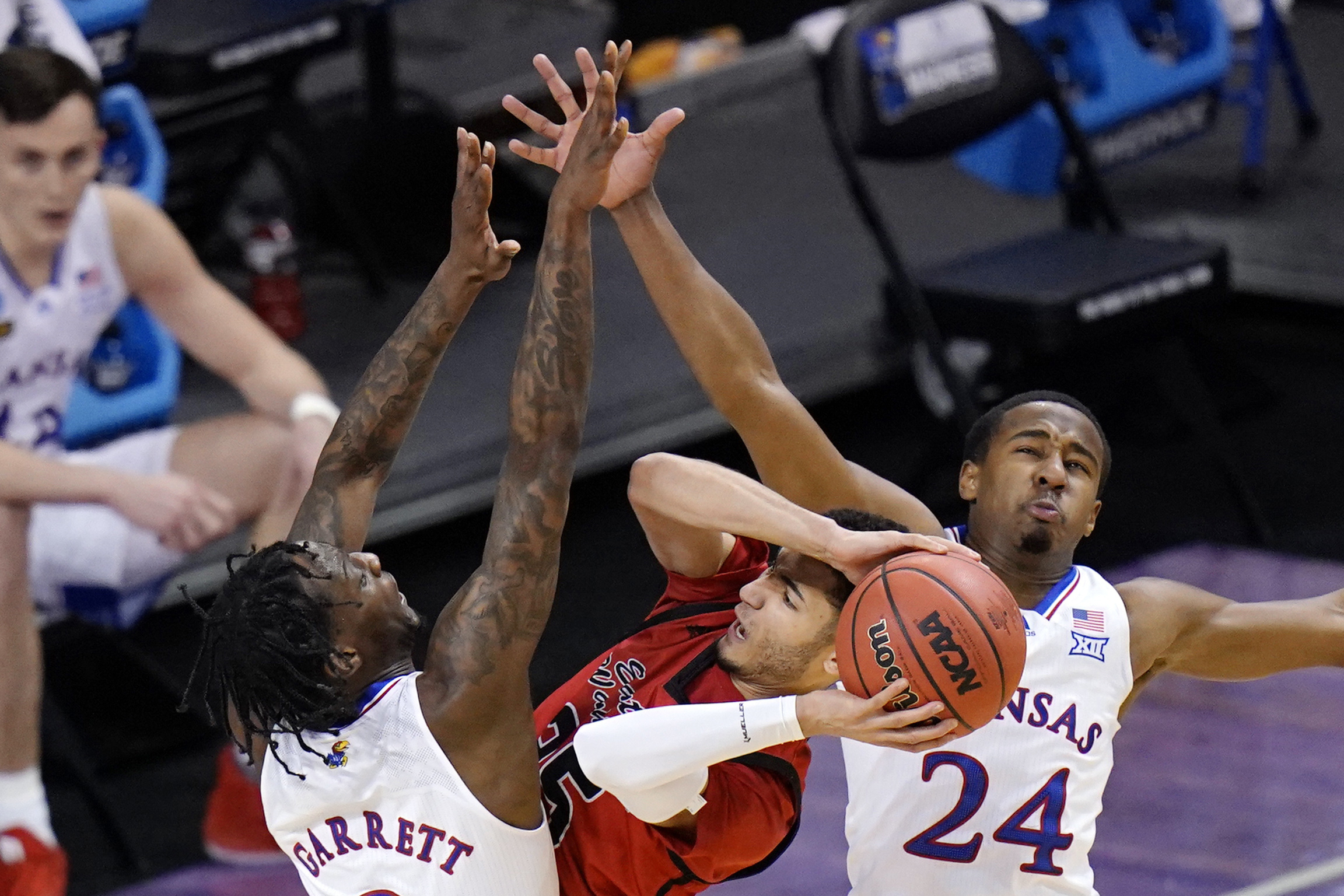 Kansas-USC to tip off at 8:40 p.m. Monday from Hinkle Fieldhouse | News ...